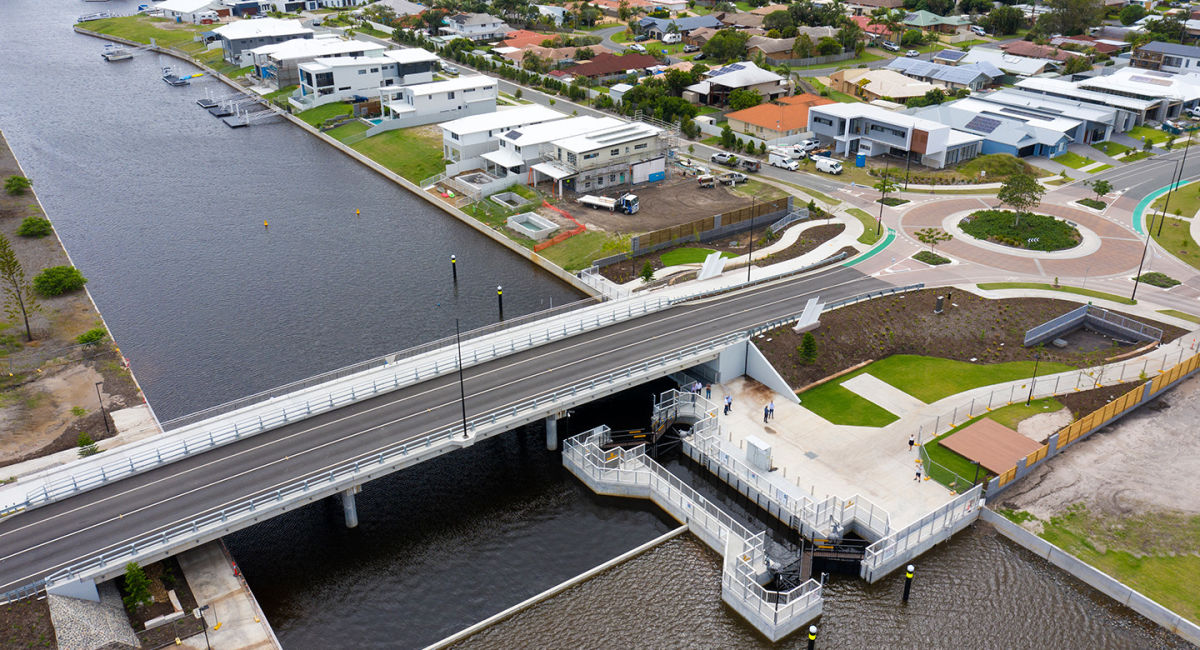 Spitfire Banks Drive Bridge, Lock and Weir - Hall Contracting